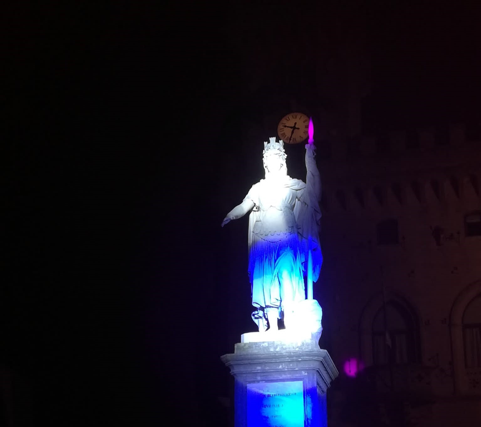 "Alla luna" di Selena Simoncini - Zoomma